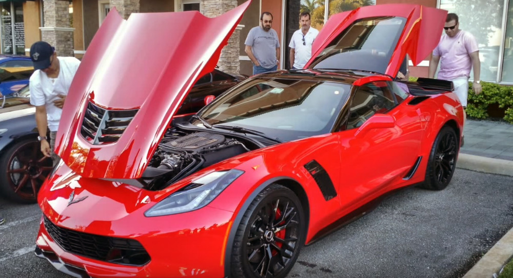 Corvette Z06 races Ferrari 458 Italia - VetteTV